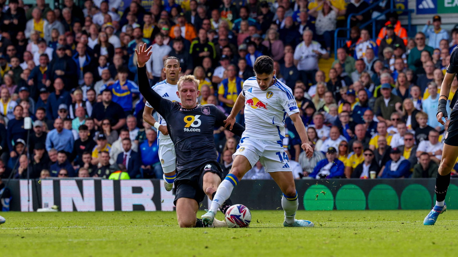 Leeds United could be set to make January transfer swoop for striker ...