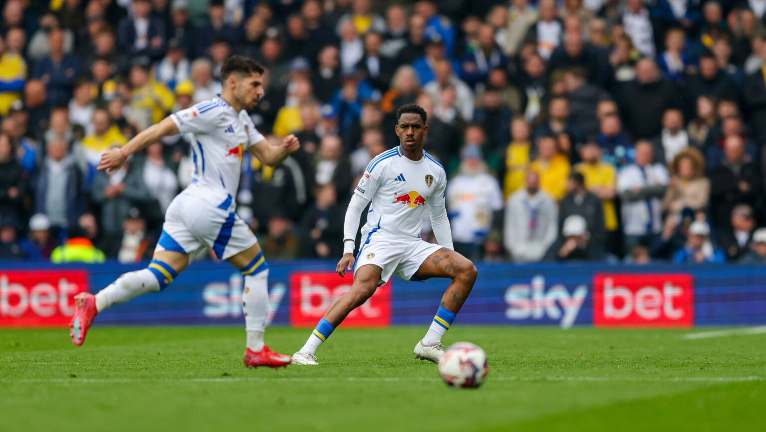 BREAKING: Junior Firpo and Dan James out, Sam Byram starts - Leeds ...