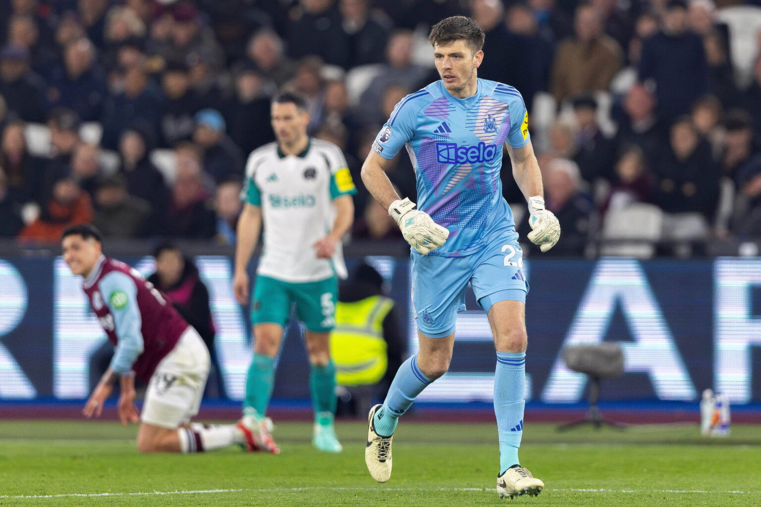 Nick Pope makes Leeds United decision amidst James Trafford links ...