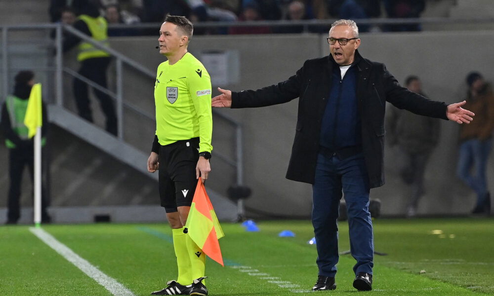 Manager makes shock outburst about Leeds United star as he confirms ...